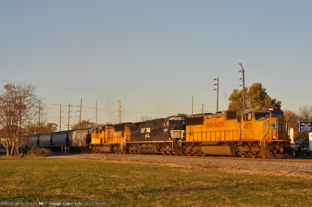 UP 4577 On NS 52 G Eastbound ( Last Lite )